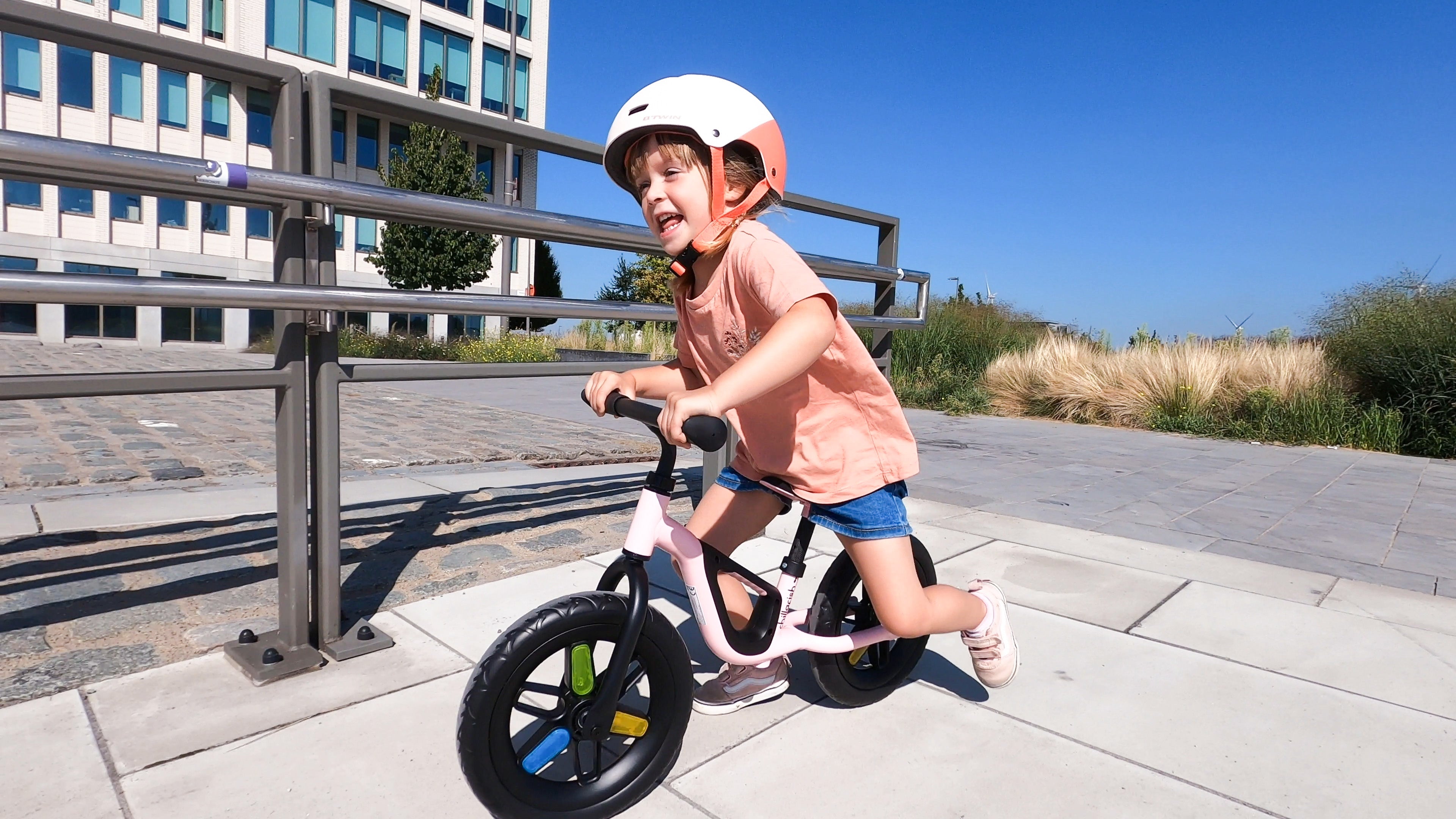 Izzy 12" GLOW at Sam's Club – CHILLAFISH - Play Longer